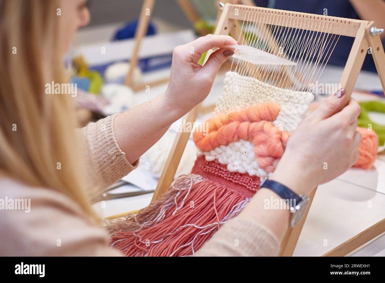 loomcreation close-up. Loop weaving and Wool carpet. Women's Hobby ...