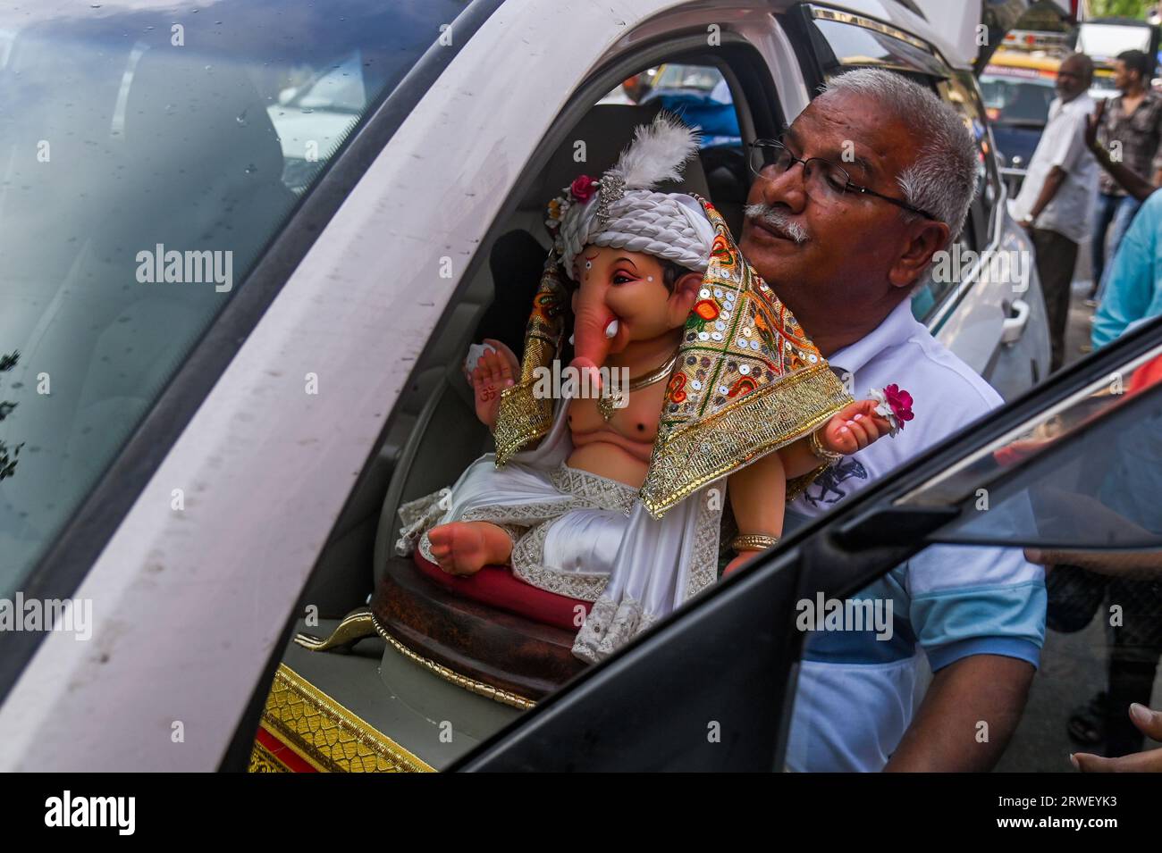 Hindu god car hi-res stock photography and images - Alamy