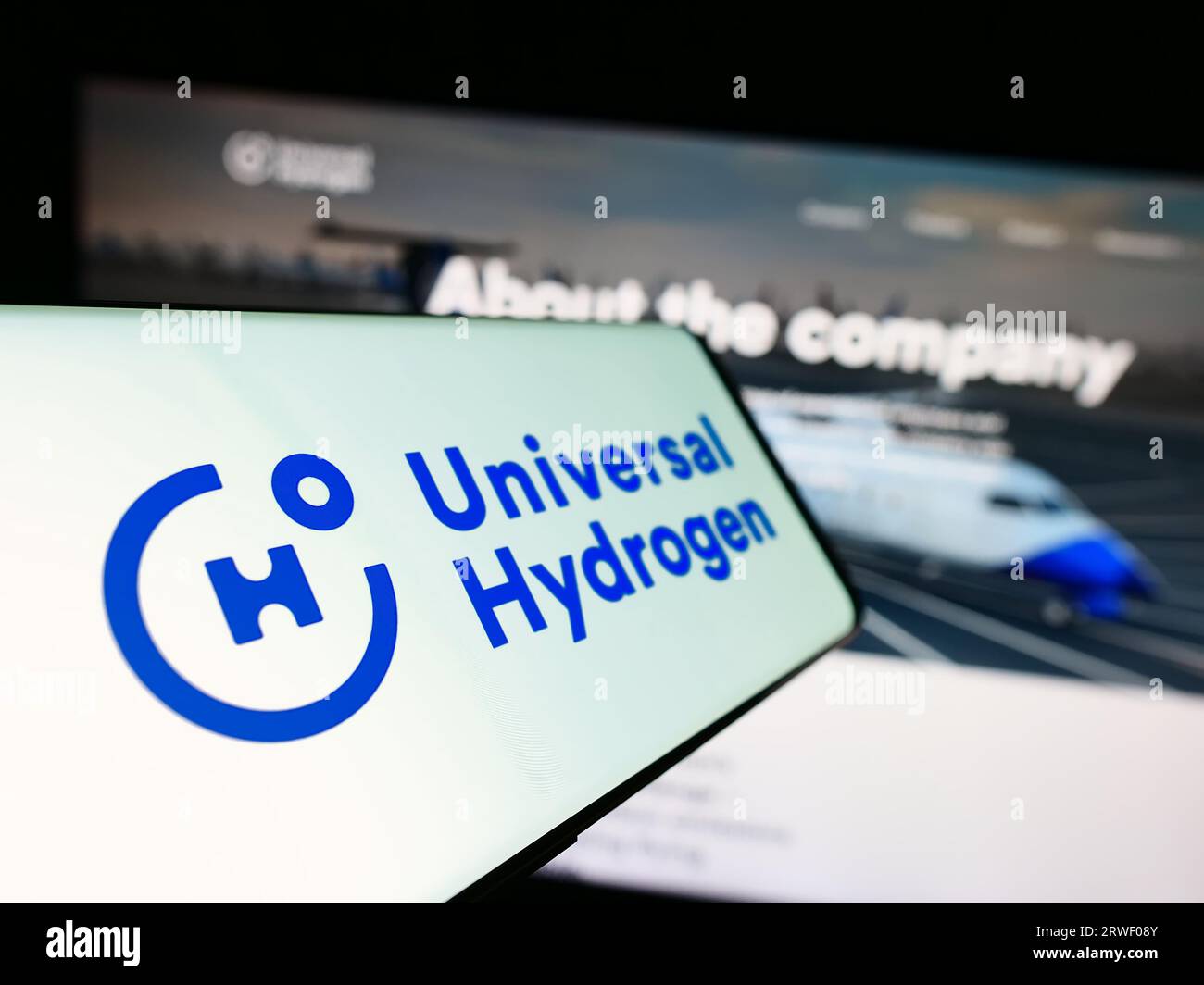 Mobile phone with logo of American aerospace company Universal Hydrogen ...