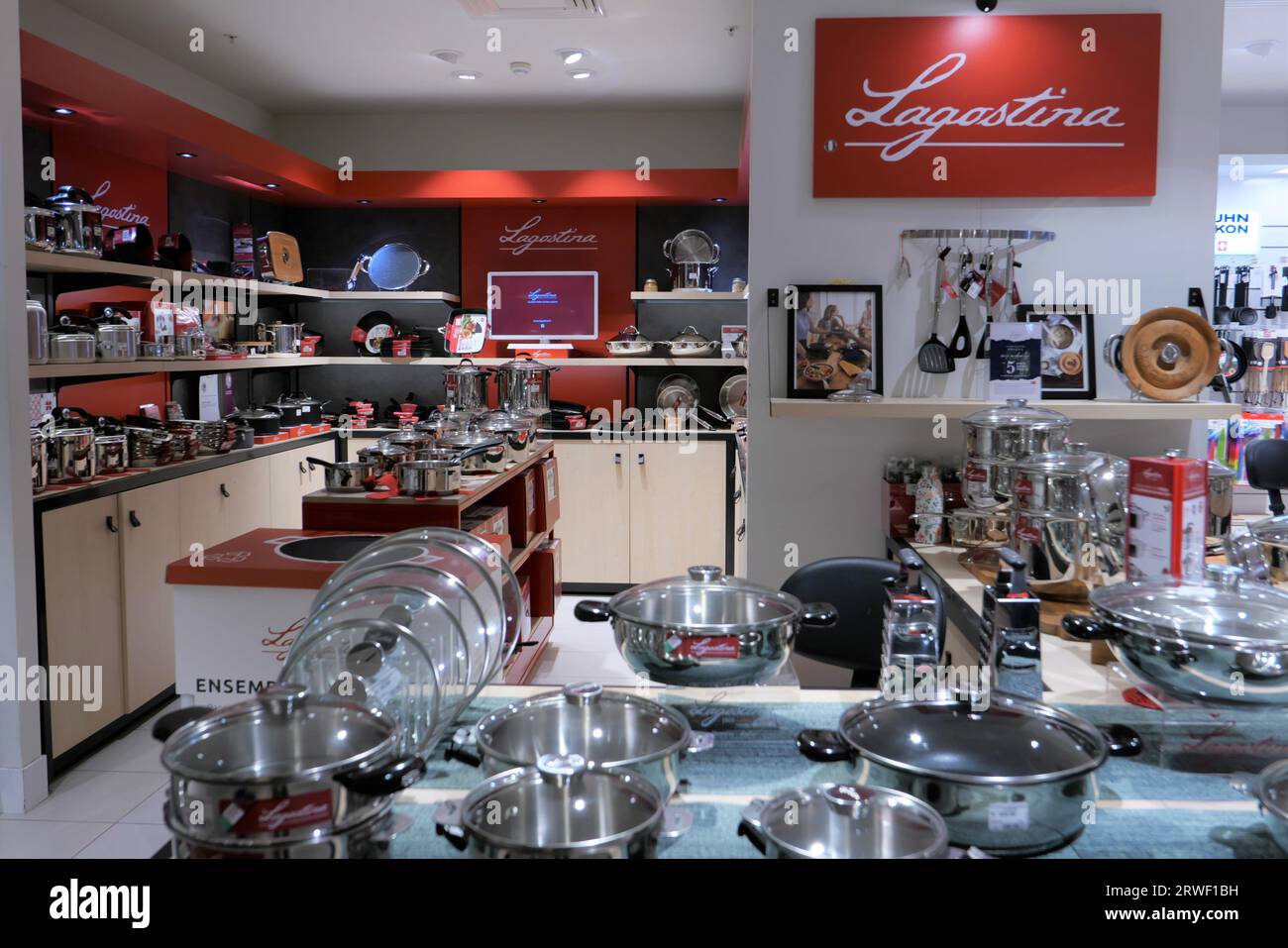 Steel pans hi-res stock photography and images - Alamy