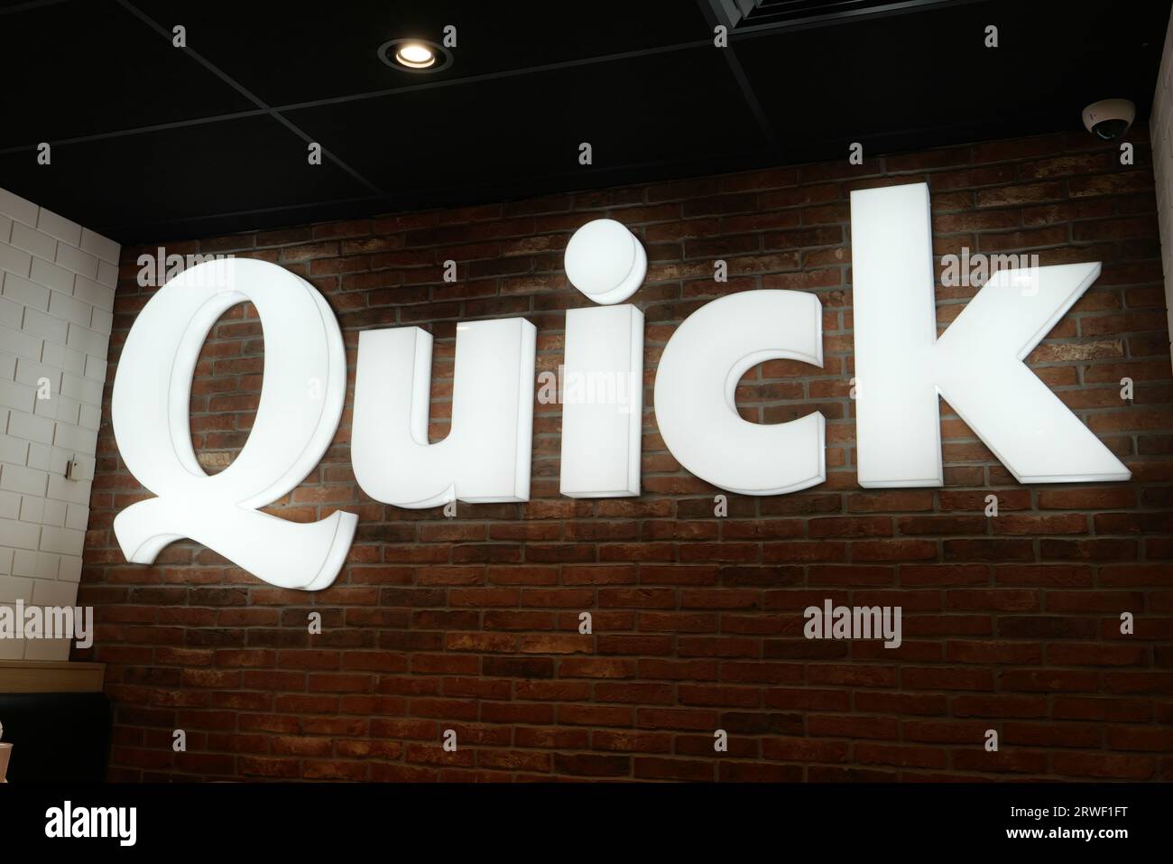 SIGN OF QUICK FAST FOOD RESTAURANT Stock Photo - Alamy