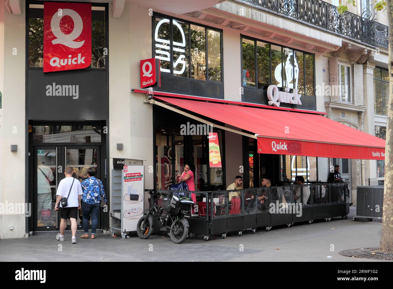 Fast food restaurant entrance hi-res stock photography and images - Alamy
