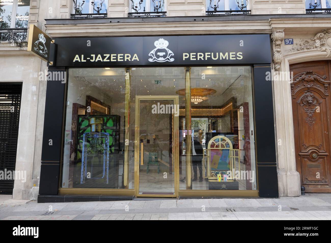 Al jazeera perfumes hi-res stock photography and images - Alamy