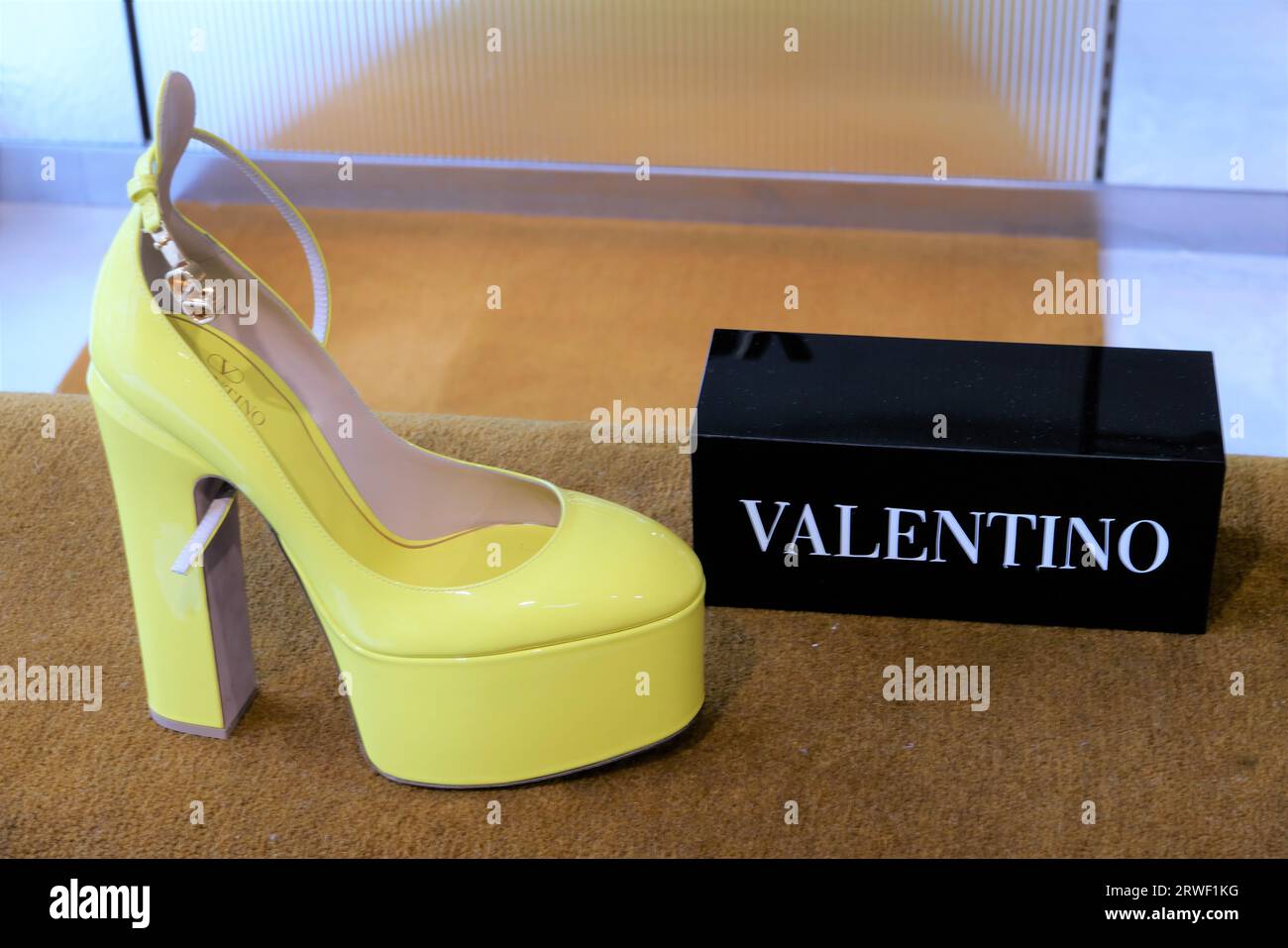 VALENTINO WOMAN'S SHOE ON DISPLAY INSIDE THE FASHION STORE Stock Photo ...