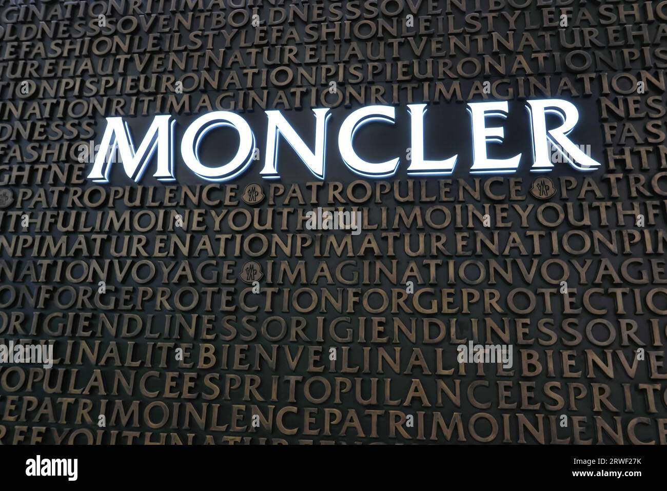 Moncler sign hi-res stock photography and images - Alamy