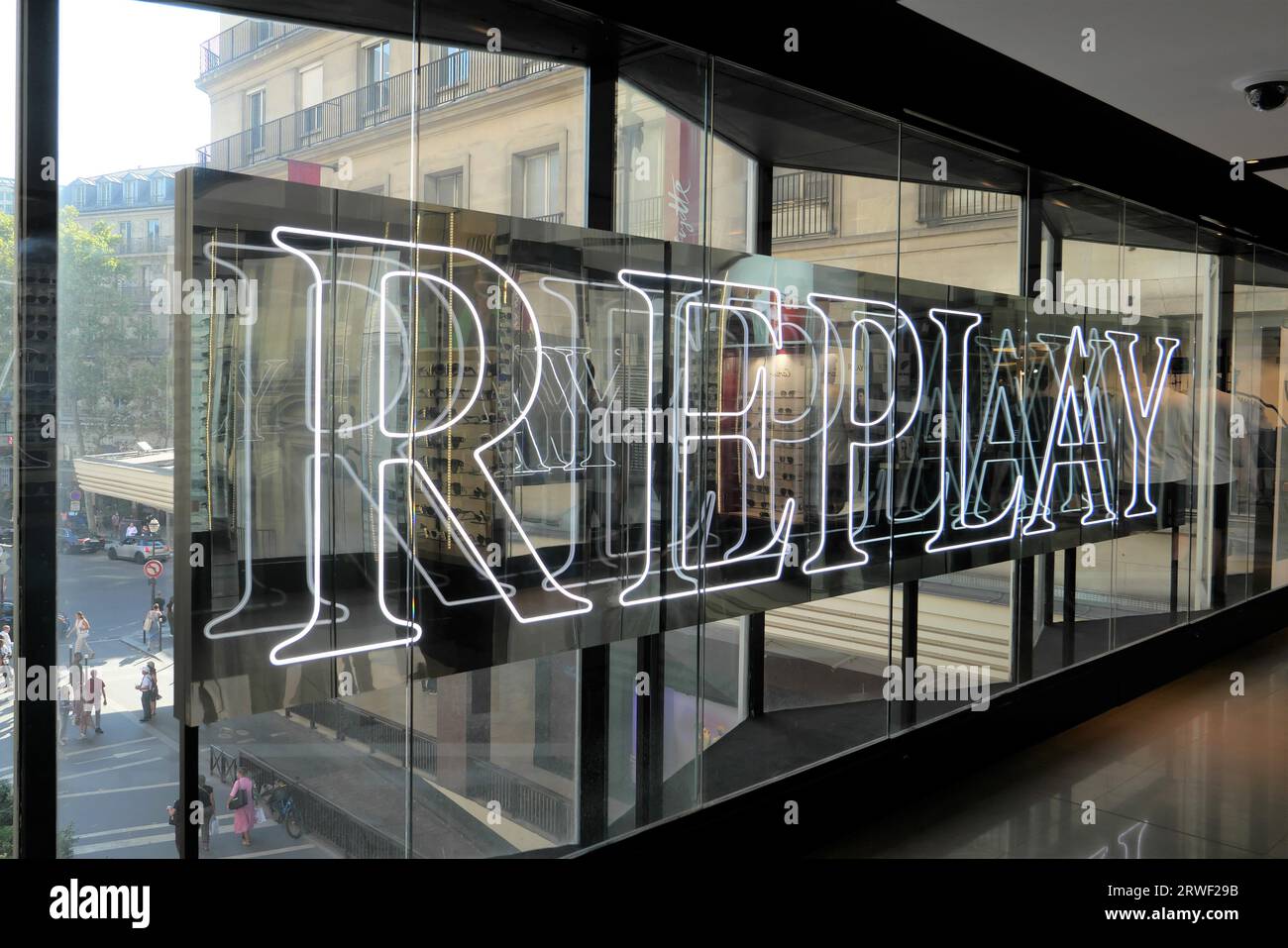 Replay logo hi-res stock photography and images - Alamy