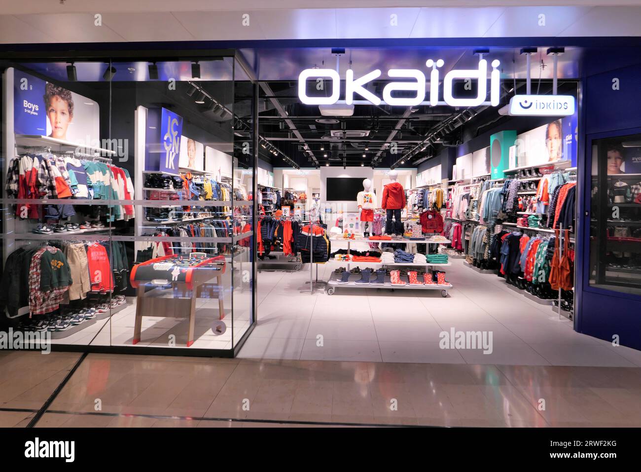 OKAIDI FASHION BOUTIQUE ENTRANCE IN THE FASHION STORE Stock Photo - Alamy