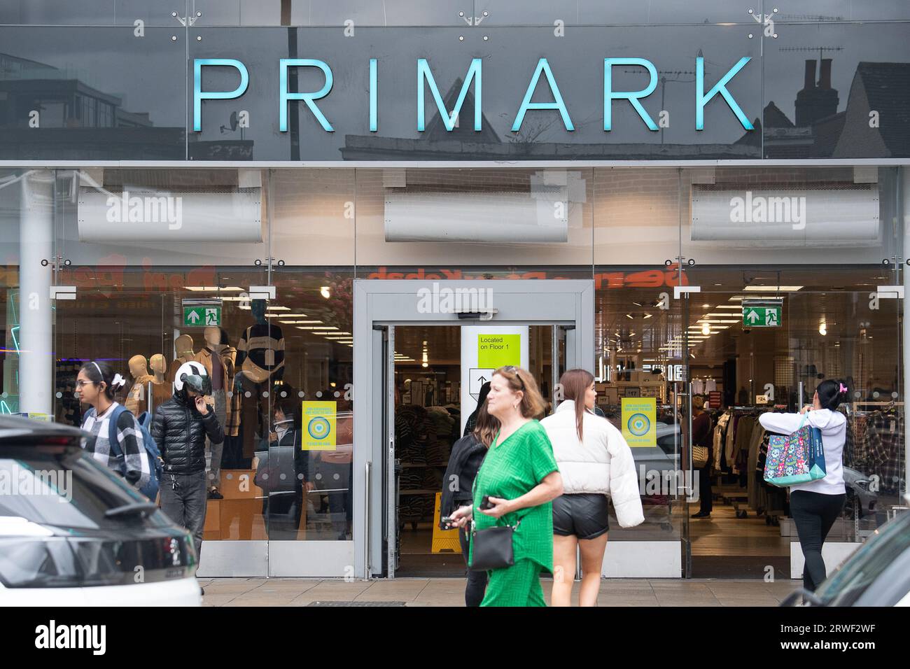 Tiktok london hi-res stock photography and images - Alamy