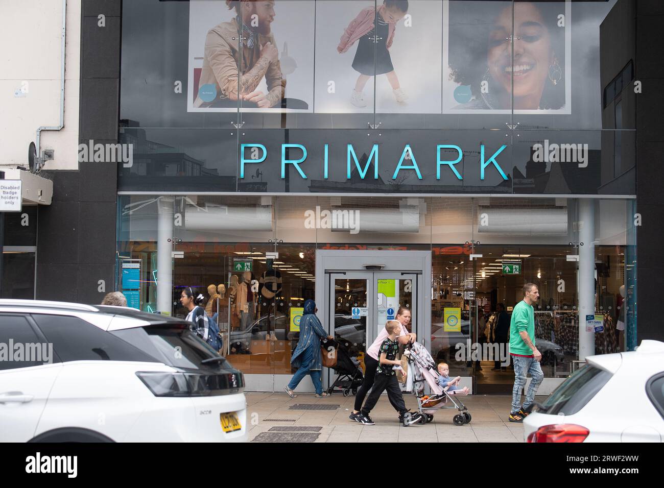 Tiktok london hi-res stock photography and images - Alamy
