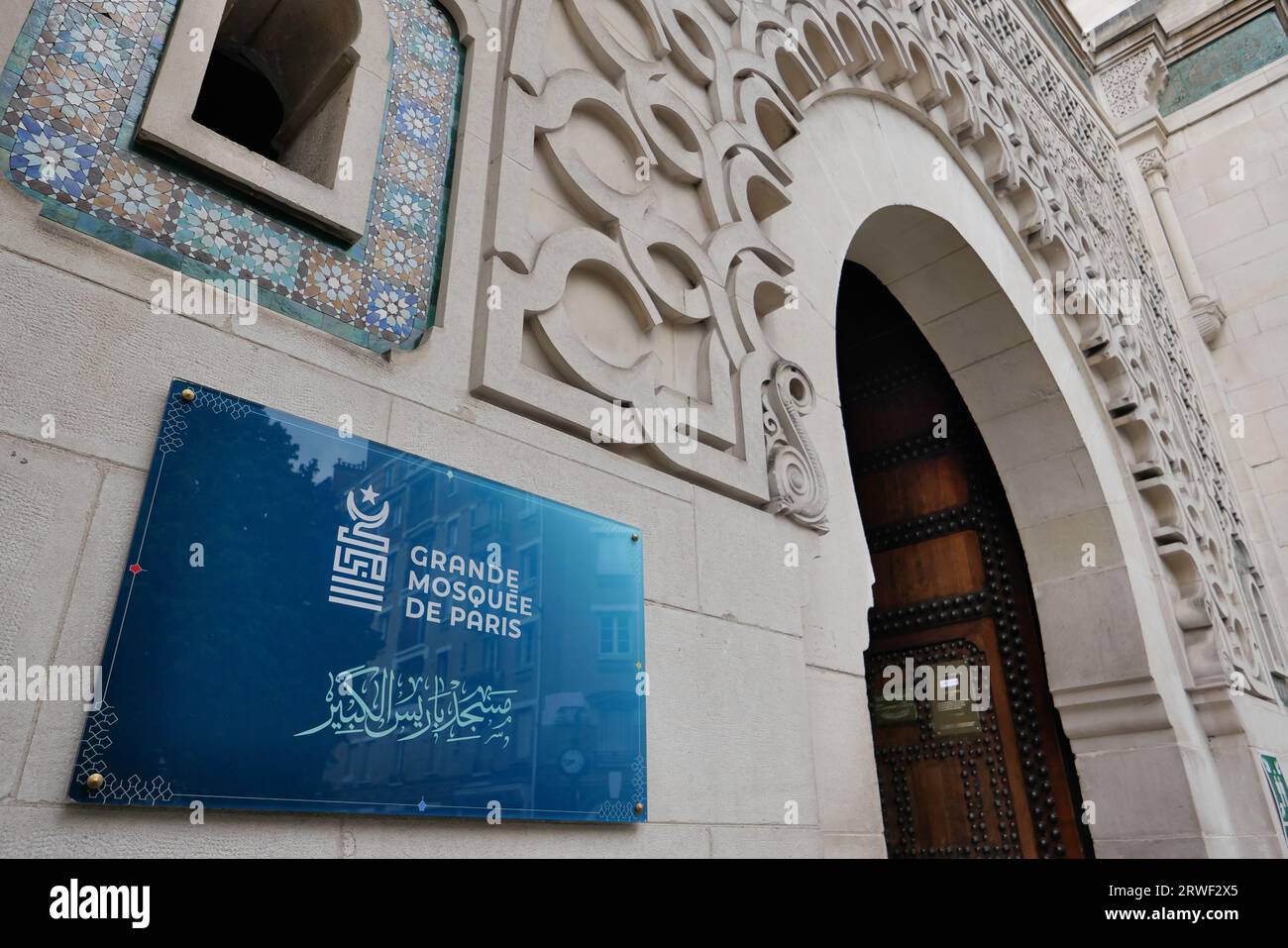 Great mosque entrance hi-res stock photography and images - Alamy