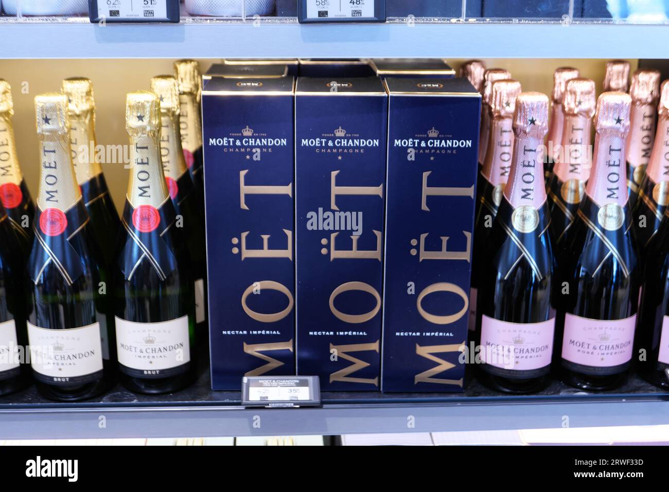 MOET &CHANDON CHAMPAGNE BOTTLES ON DISPLAY INSIDE THE FOOD STORE Stock ...