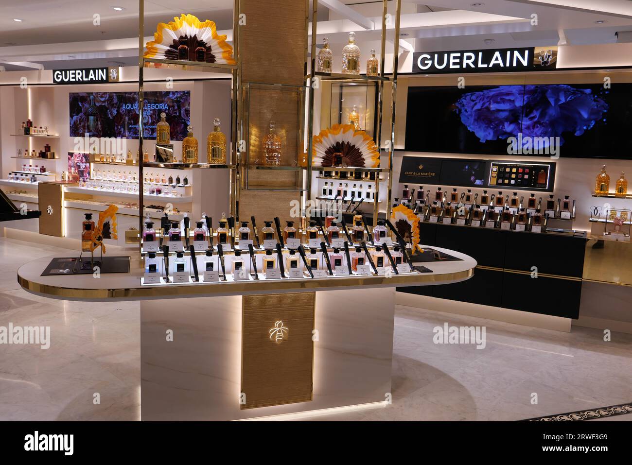 Guerlan hi-res stock photography and images - Alamy