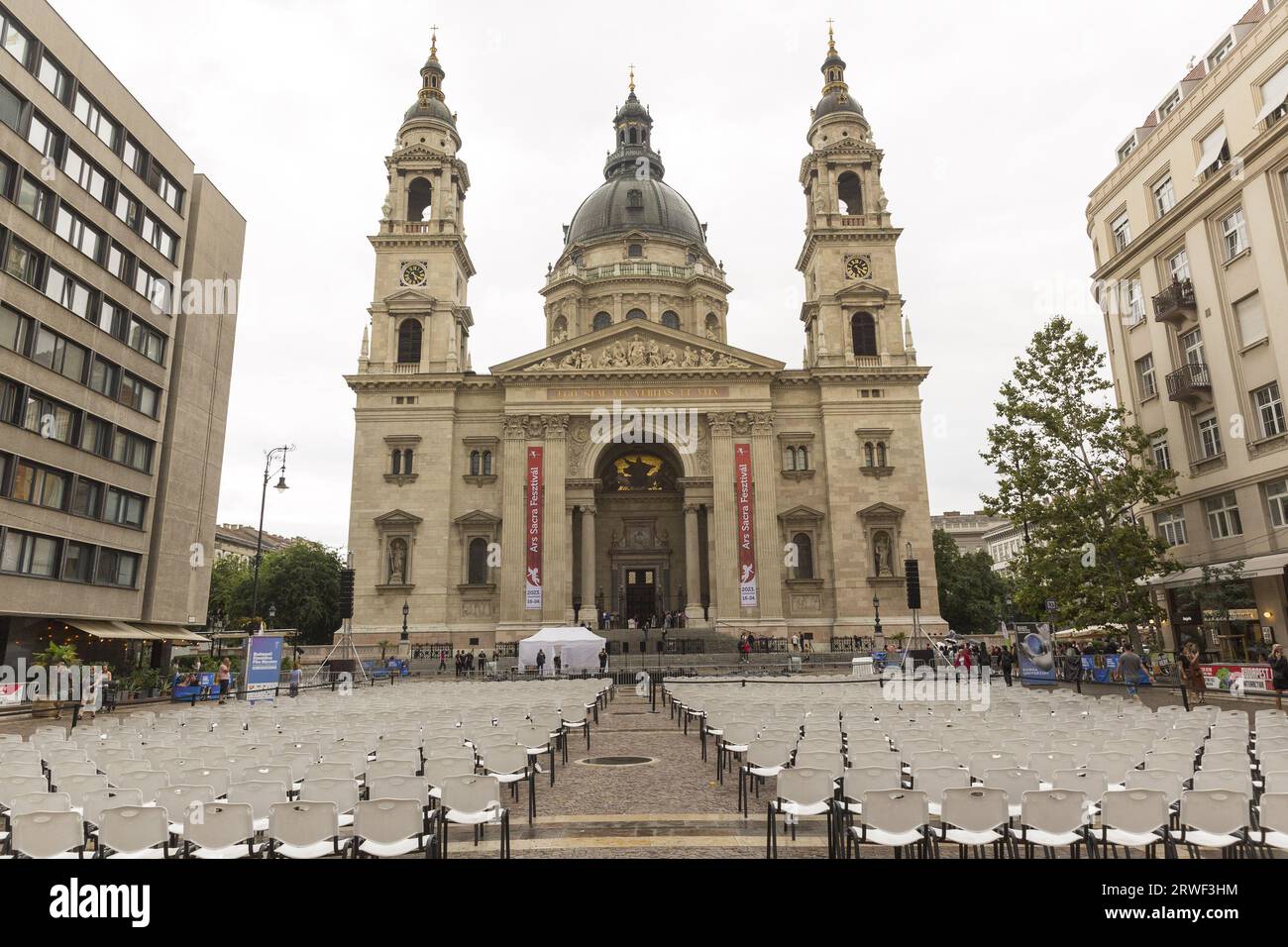 St. Stephan basilica in Budapest Stock Photo - Alamy