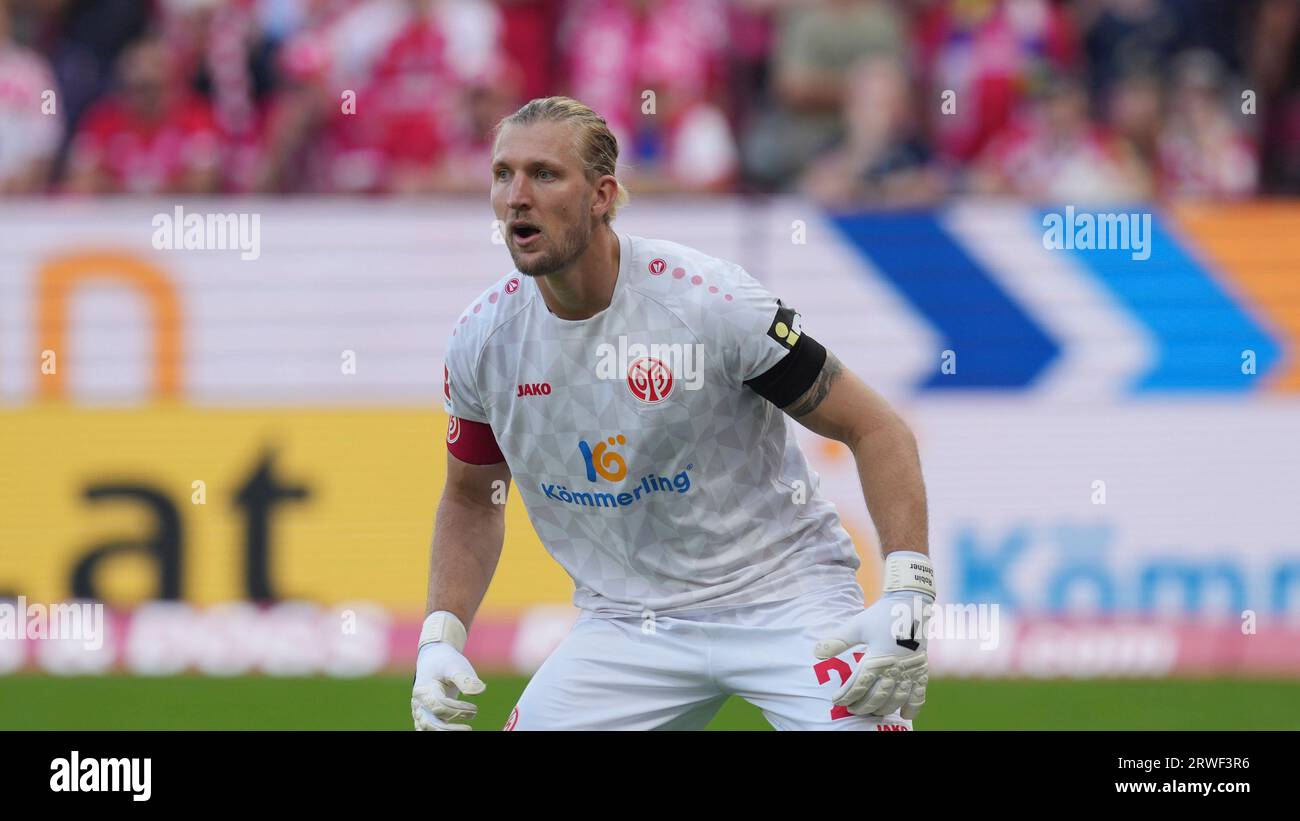 Mainz's goalkeeper Robin Zentner during a German Bundesliga soccer ...