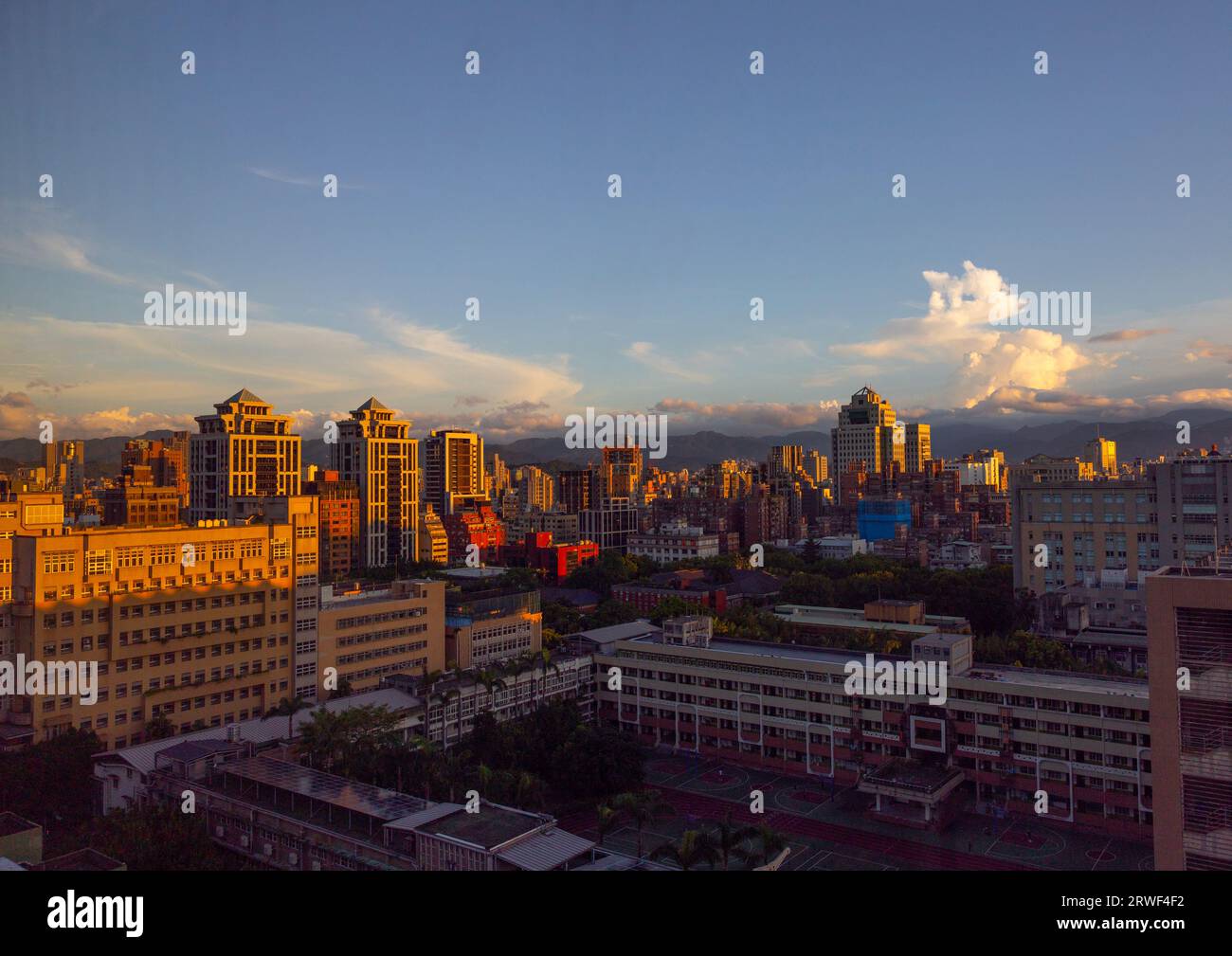 Taipei sunset 2023 hi-res stock photography and images - Alamy