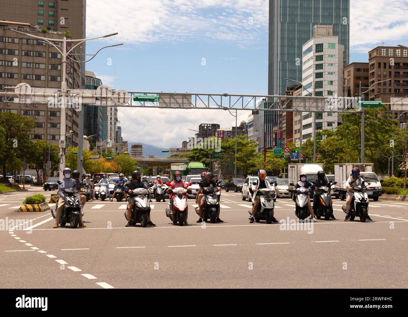 Asia taiwan taipei scooters hi-res stock photography and images - Alamy