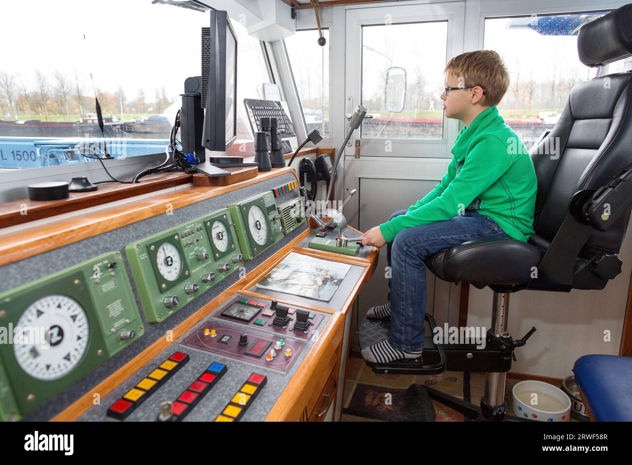Boat wheelhouse ship hi-res stock photography and images - Alamy