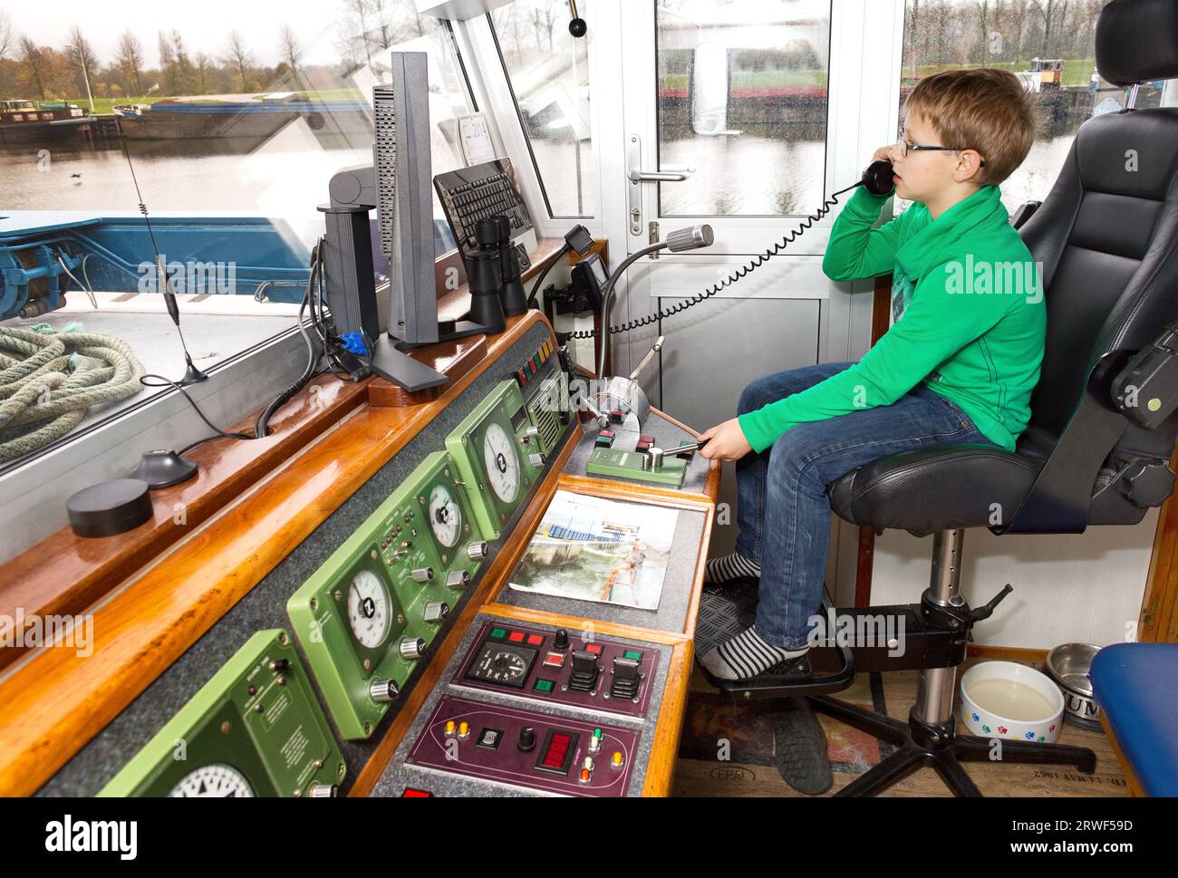 Boat wheelhouse ship hi-res stock photography and images - Alamy