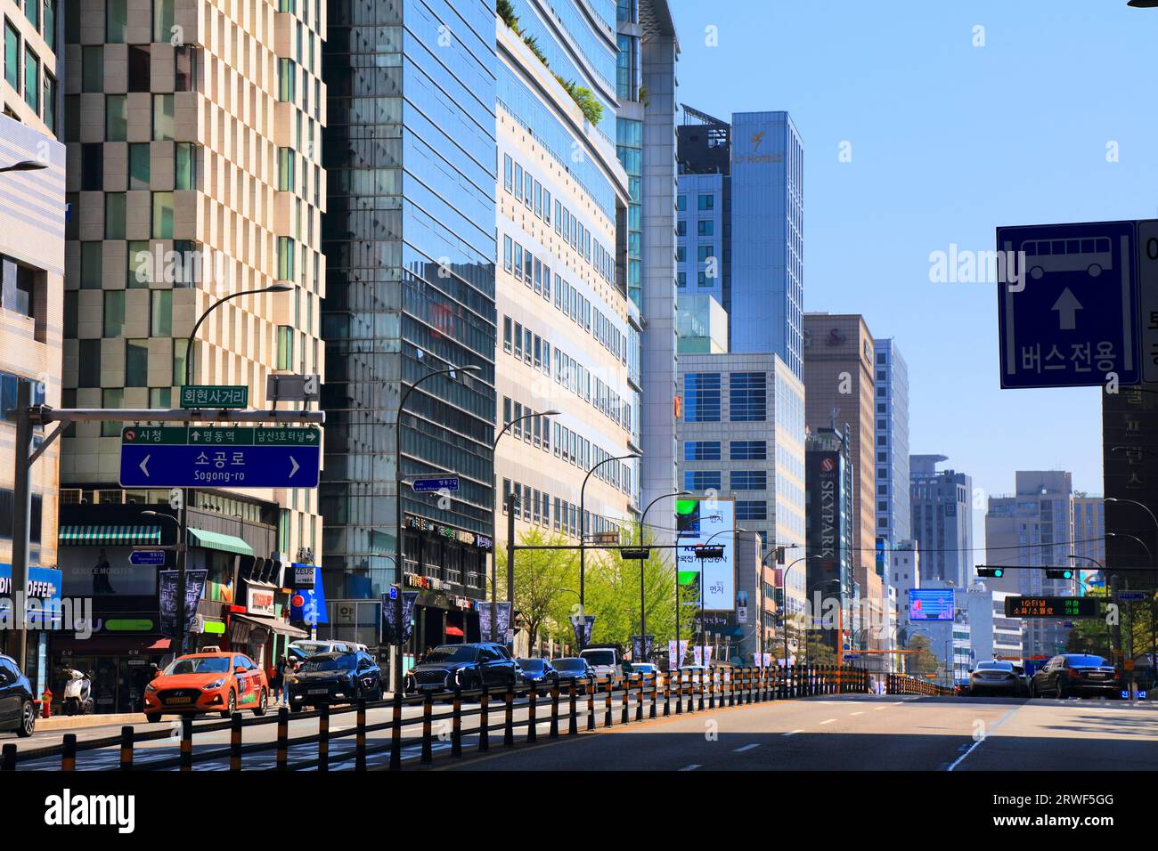 SEOUL, SOUTH KOREA - APRIL 9, 2023: Traffic in Toegye-ro street in Jung ...