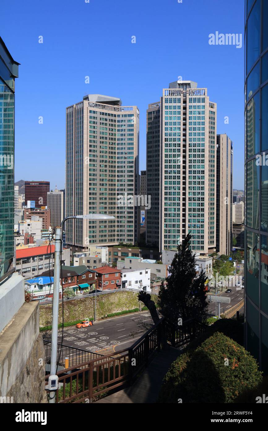 SEOUL, SOUTH KOREA - APRIL 8, 2023: Namsan Lotte Castle Iris ...
