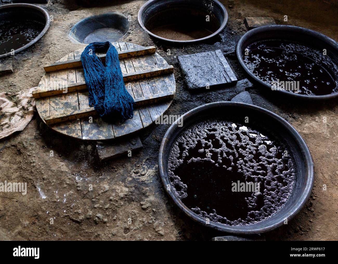 Indigo dyeing hi-res stock photography and images - Alamy