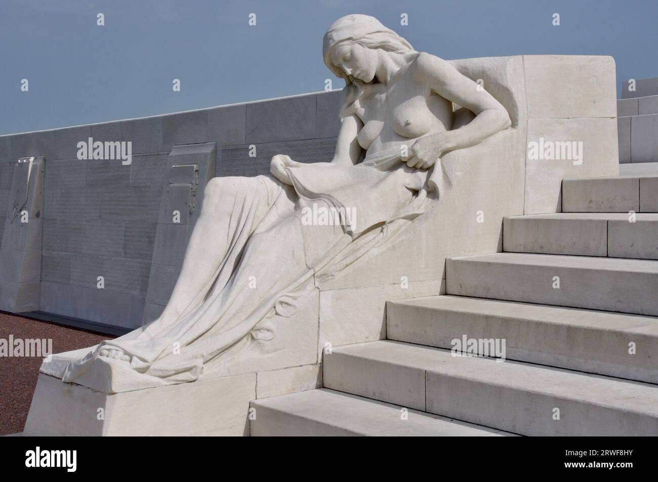 Reclining female figure hi-res stock photography and images - Alamy