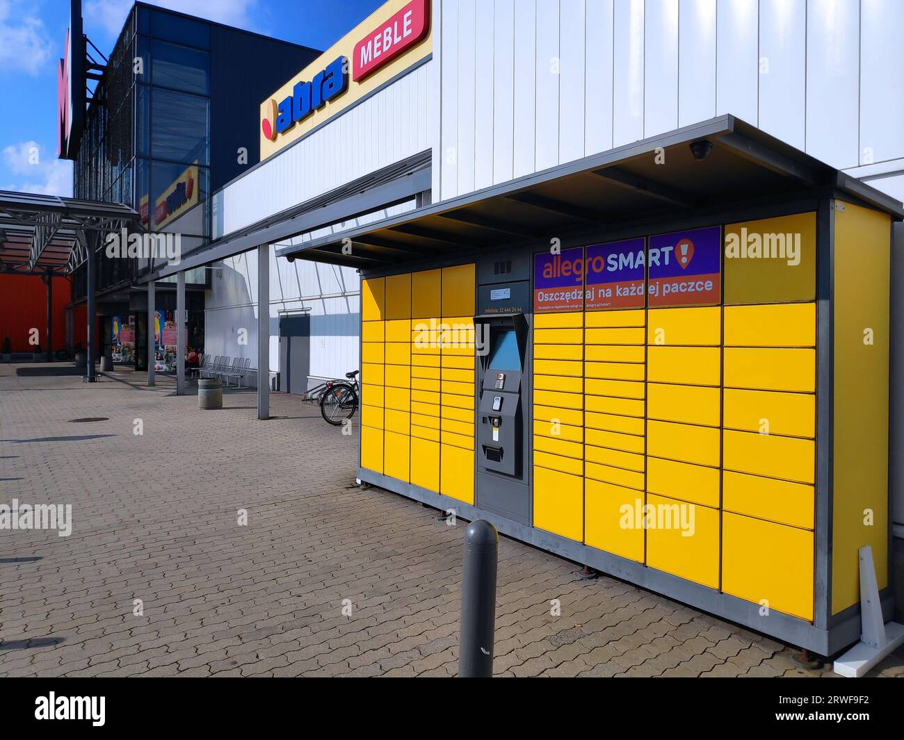 Parcelbox hi-res stock photography and images - Alamy