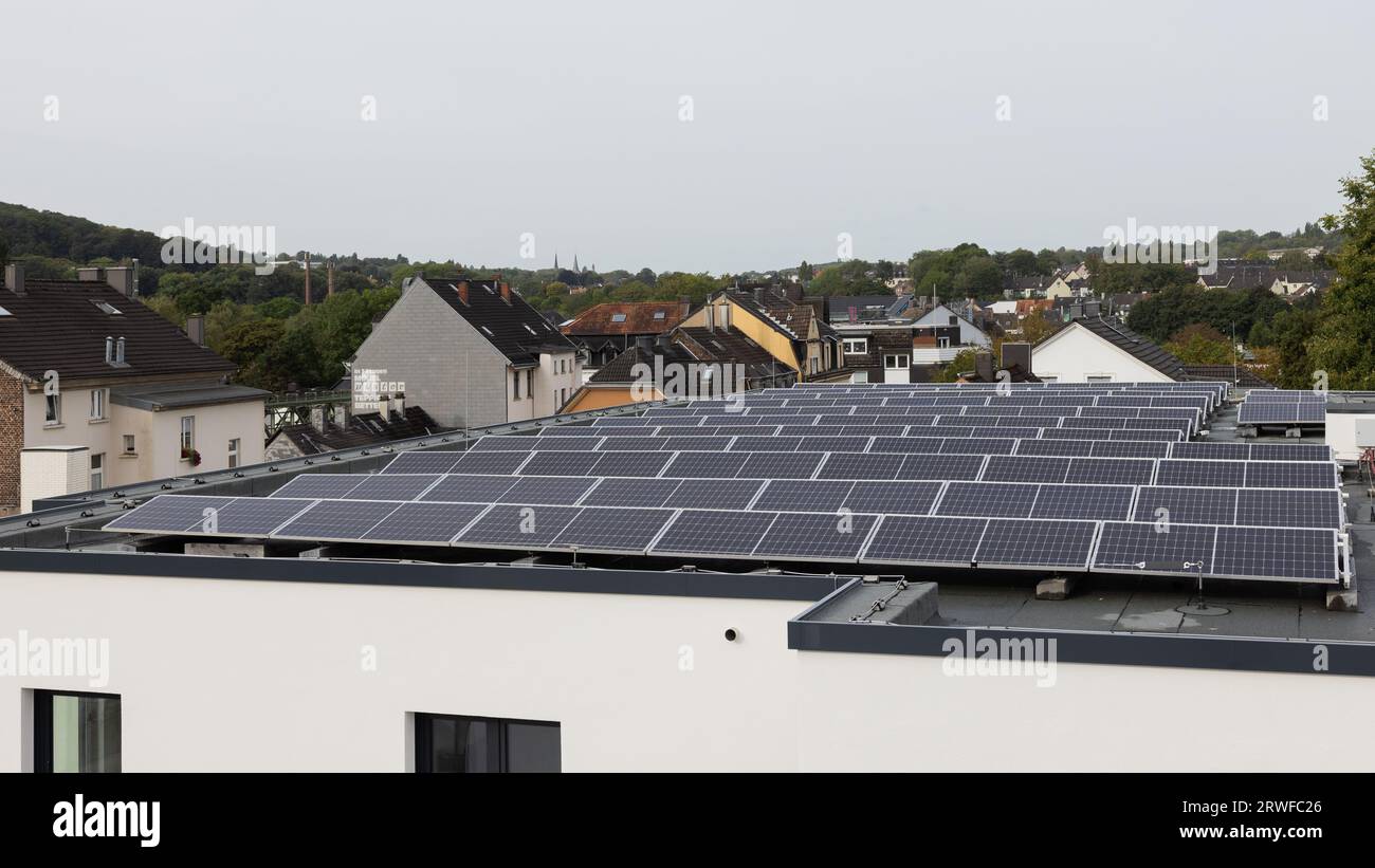 Wuppertal, Germany. 19th Sep, 2023. Photovoltaic systems are installed ...