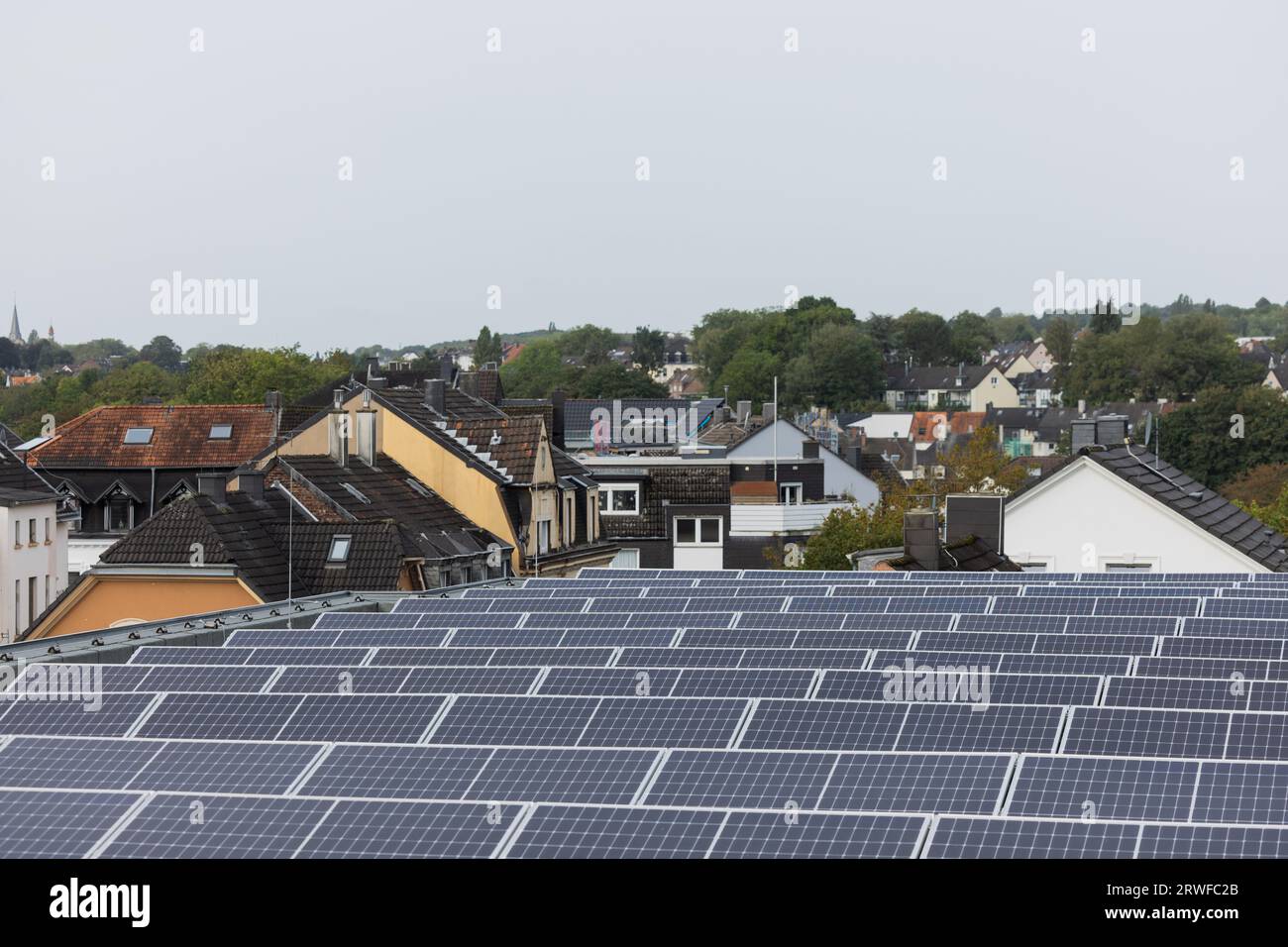 Wuppertal, Germany. 19th Sep, 2023. Photovoltaic systems are installed ...