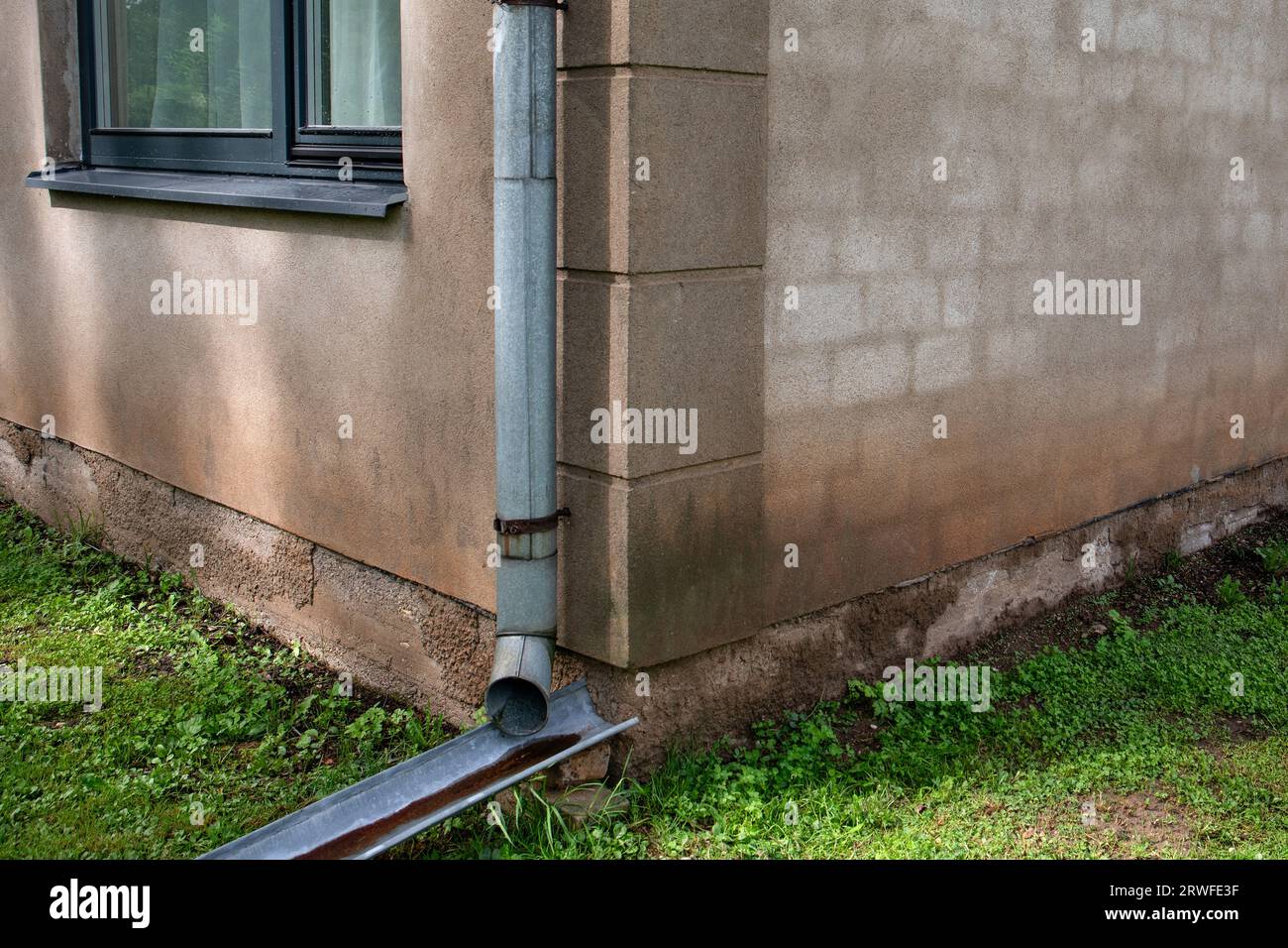 Wet building facade. Rain, wind and weather conditions Stock Photo - Alamy