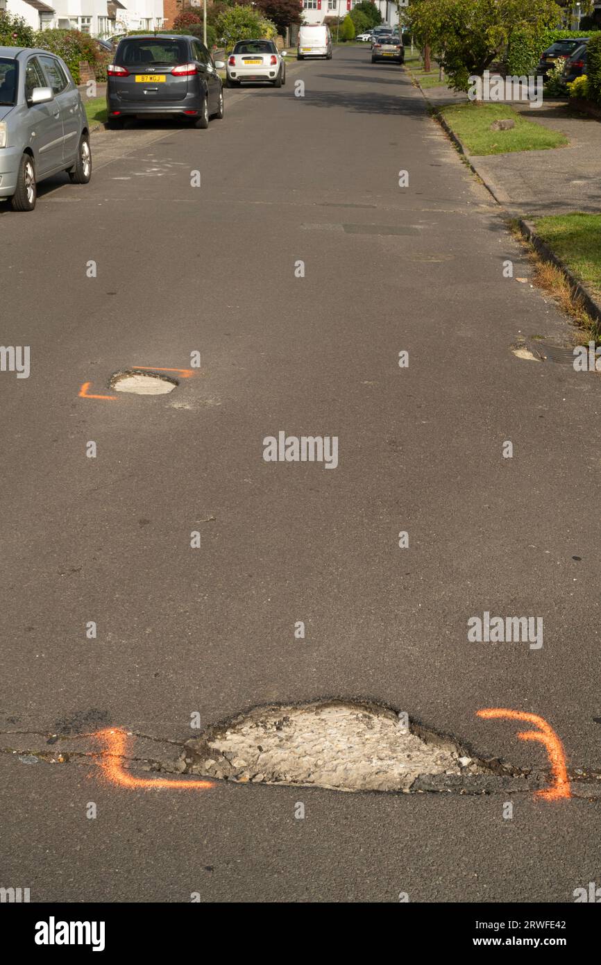 Pothole road hi-res stock photography and images - Alamy