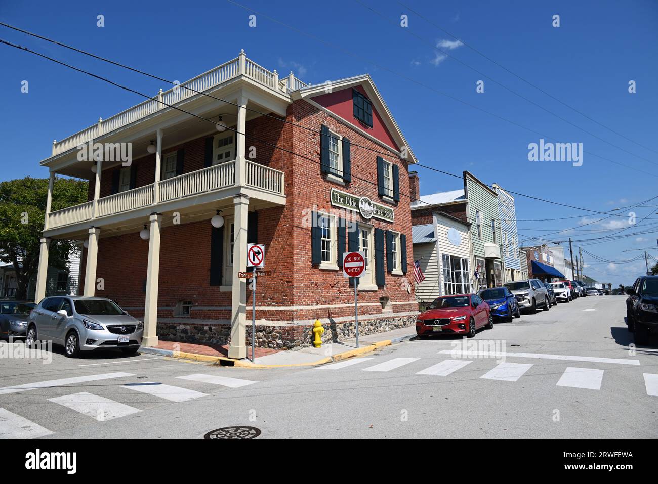 Small town main street city historic downtown shopping district hi-res stock photography and ...