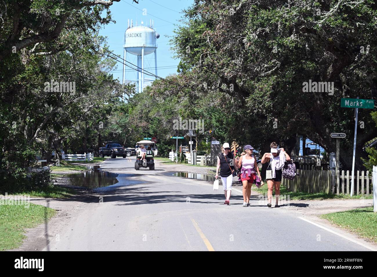 Quiet residential back street hi-res stock photography and images - Alamy