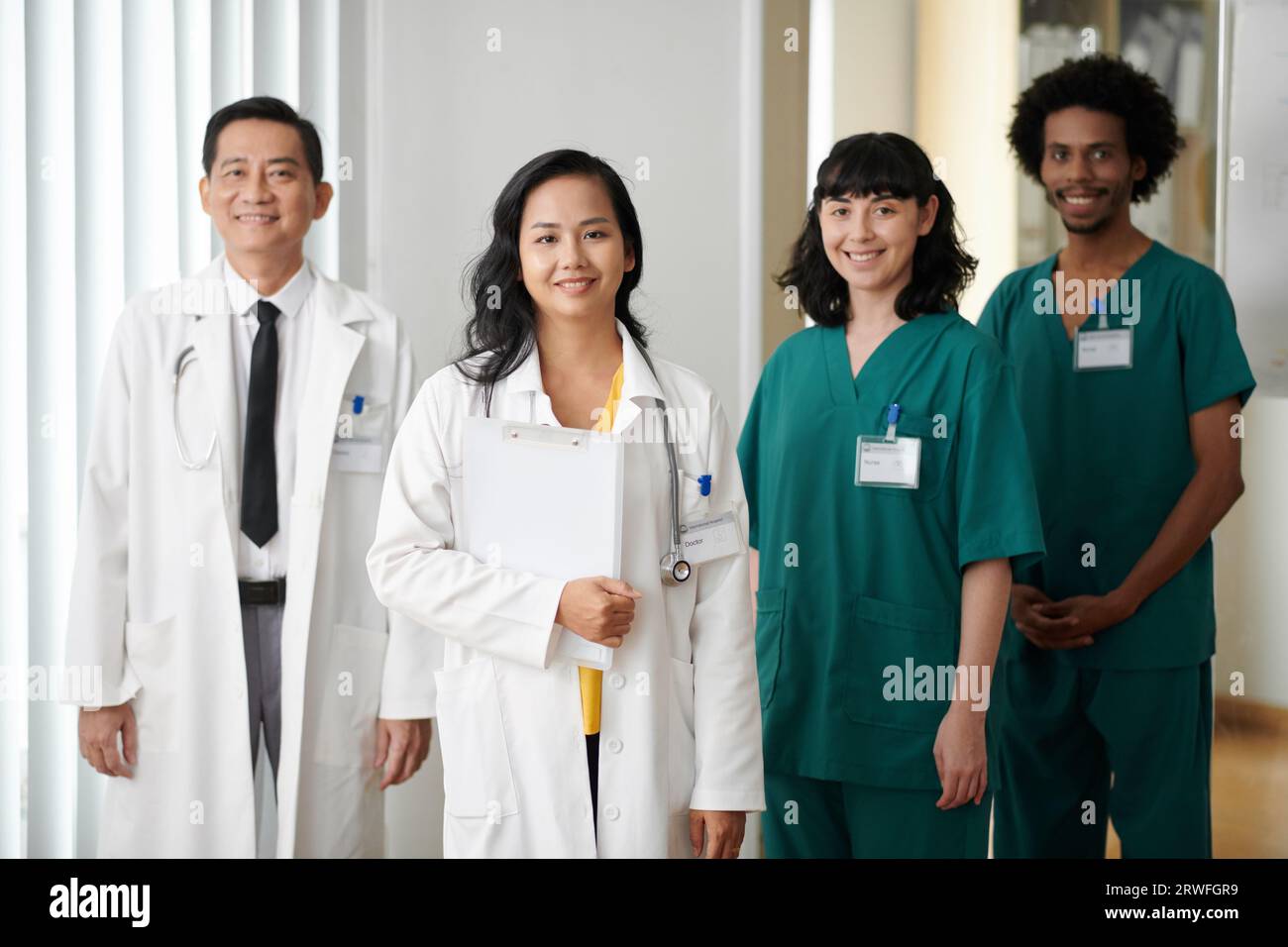 Portrait diverse doctors nurses smiling hi-res stock photography and ...