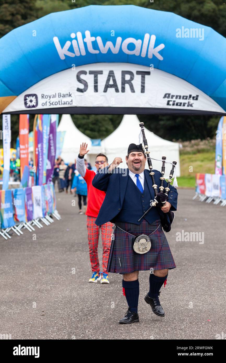 Piper at the start of the Kiltwalk Edinburgh Stock Photo - Alamy