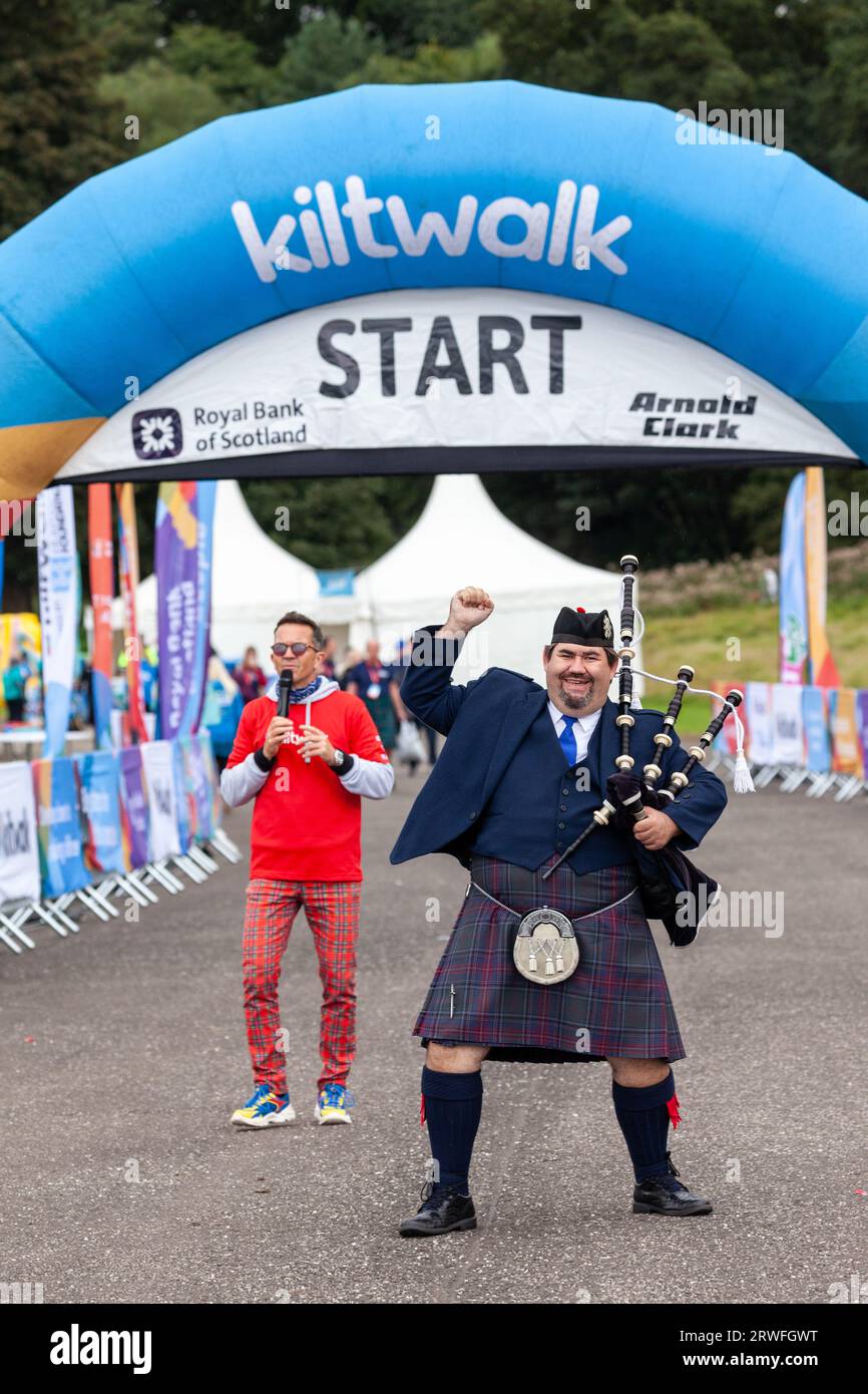 Piper at the start of the Kiltwalk Edinburgh Stock Photo - Alamy