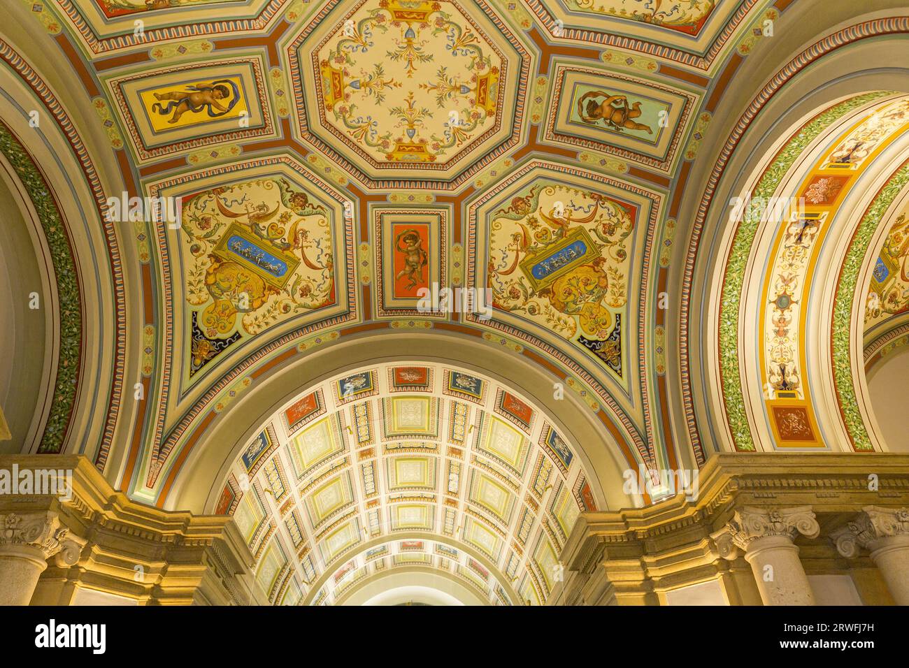 Oval ceiling design hi-res stock photography and images - Alamy
