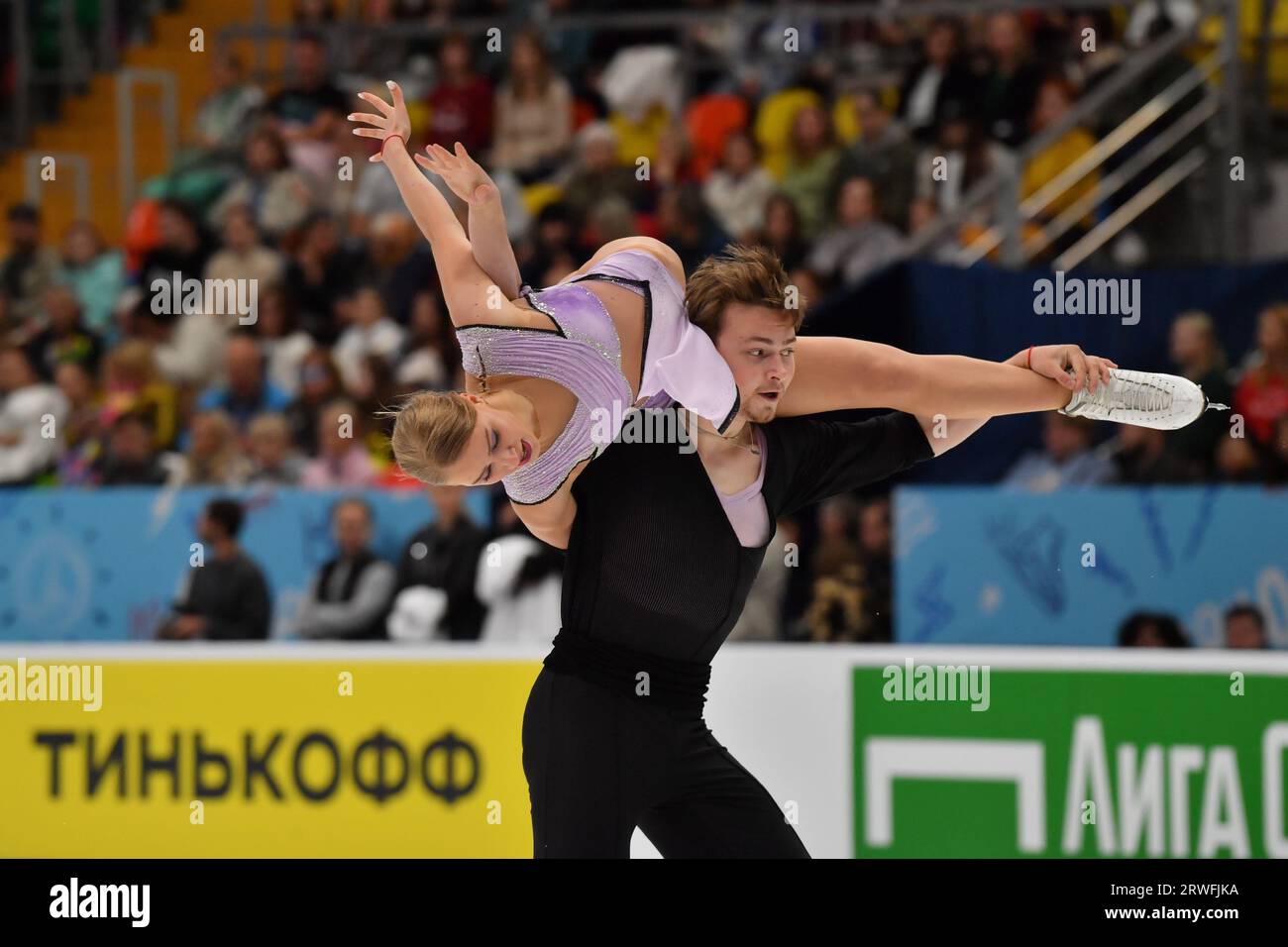 Moscow. Figure skaters Ekaterina Mironova and Evgeniy Ustenko perform a rhythmic dance program ...