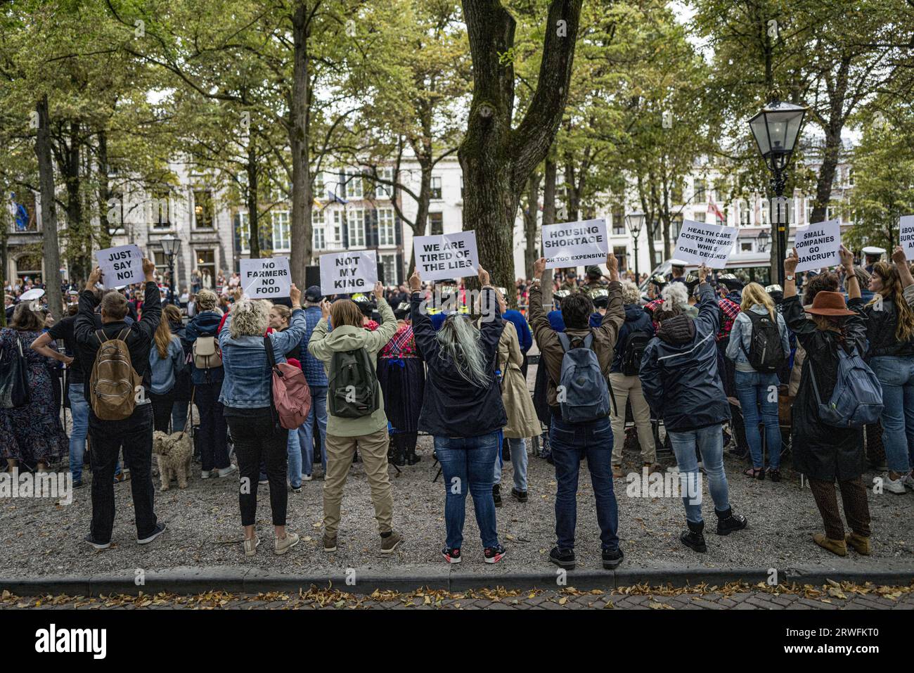 Large group of people staphorsters hi-res stock photography and images ...