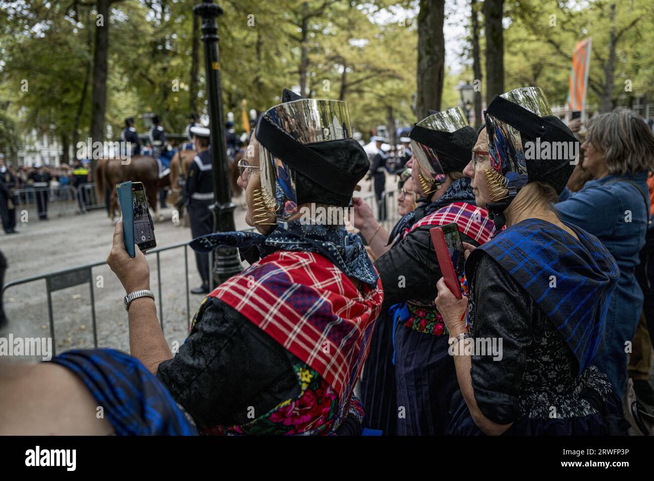 Large group of people staphorsters hi-res stock photography and images ...