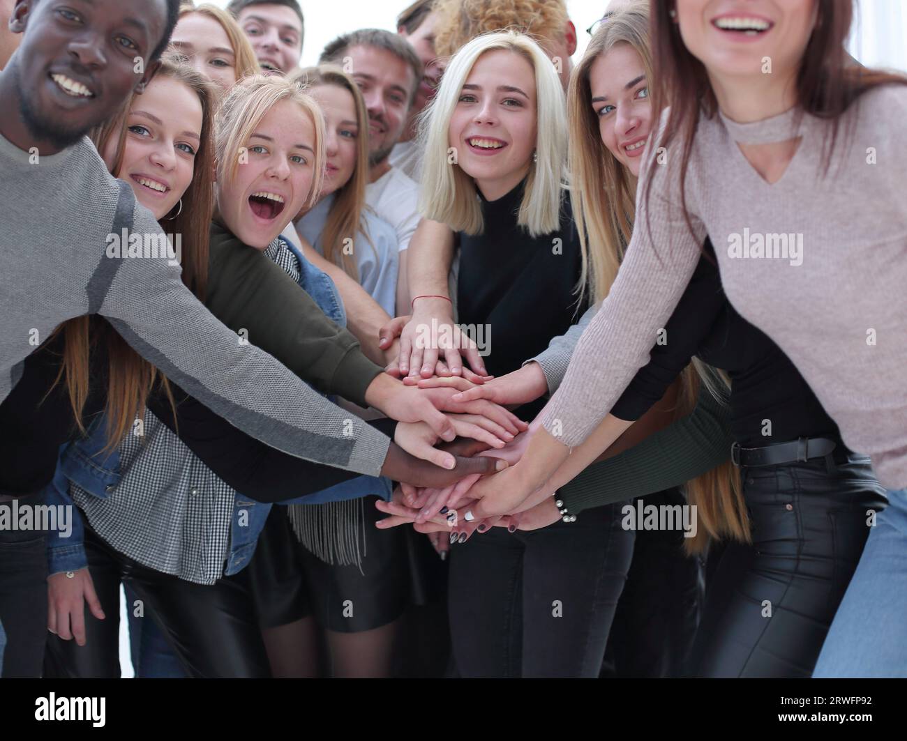 Group students making circle hi-res stock photography and images - Alamy