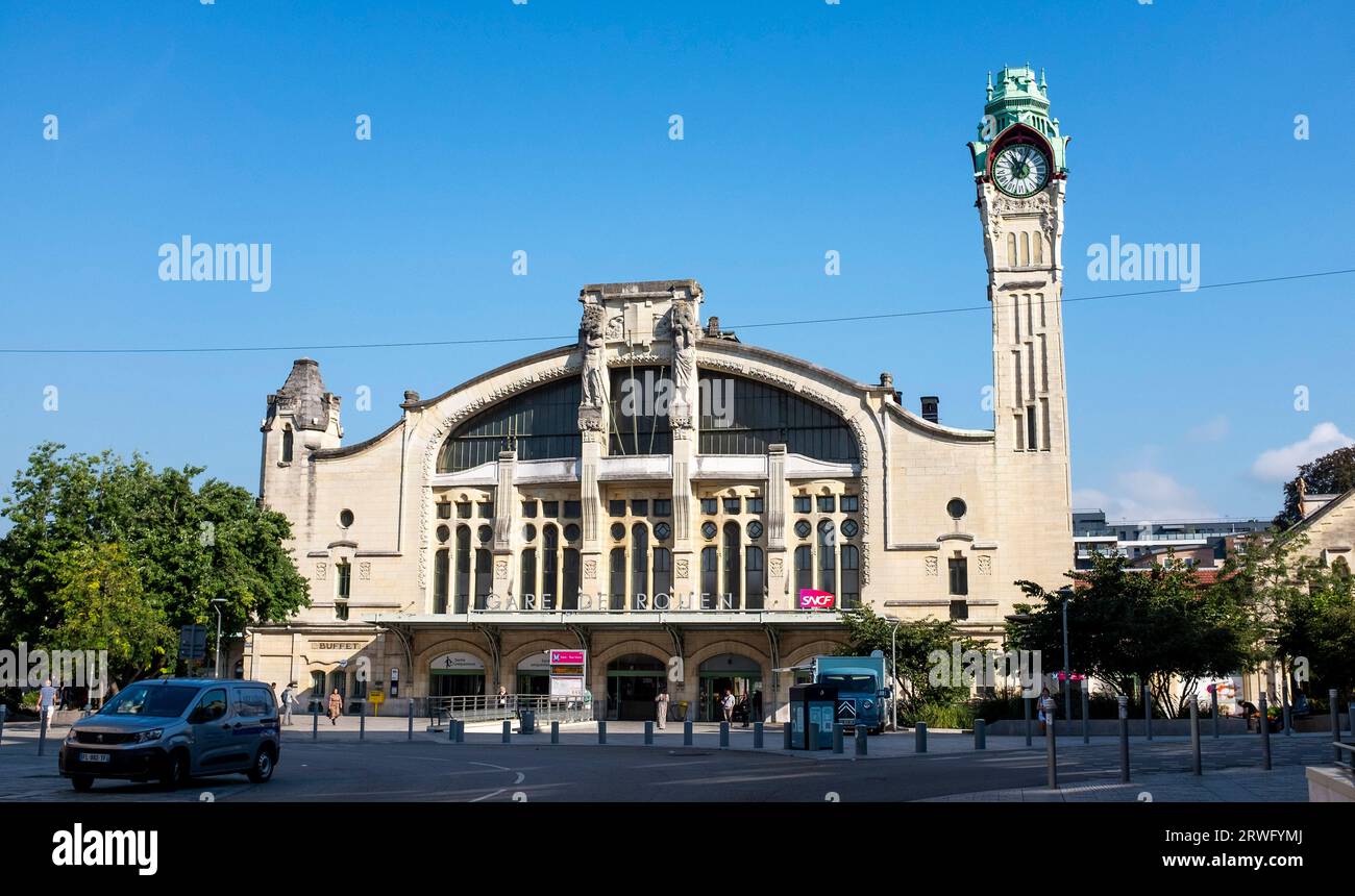 French railway stations hi-res stock photography and images - Alamy