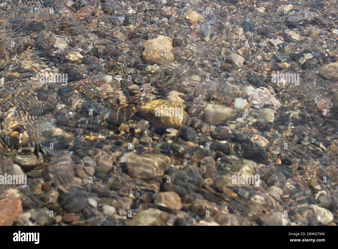 River flowing under large stone hi-res stock photography and images - Alamy