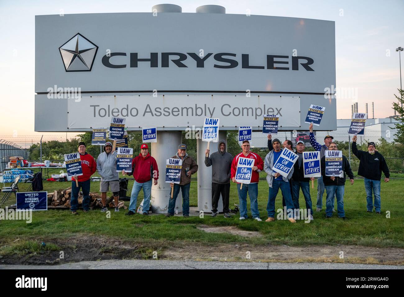Toledo, OH, USA. 19th Sep, 2023. United Auto Workers seen on the picket ...
