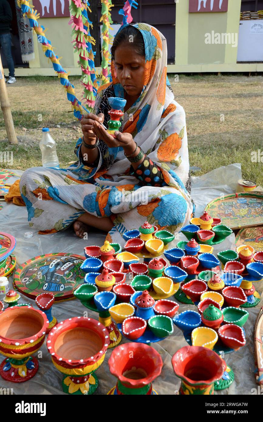 The Bengali women and men were making hand painting on the selling ...