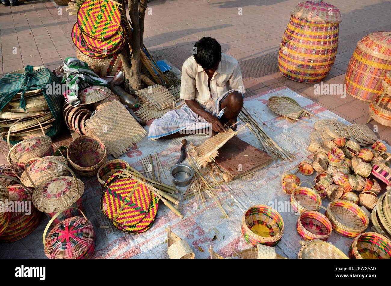 The Bengali women and men were making hand painting on the selling ...