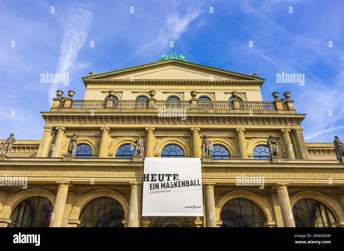 State house monument hi-res stock photography and images - Alamy
