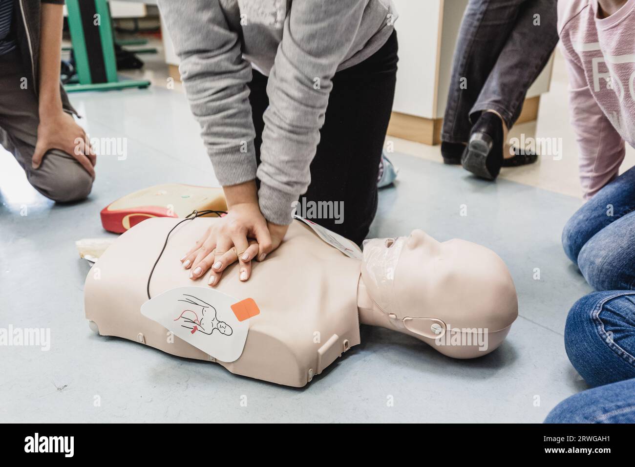 First Aid Cardiopulmonary Resuscitation Course Using Automated External