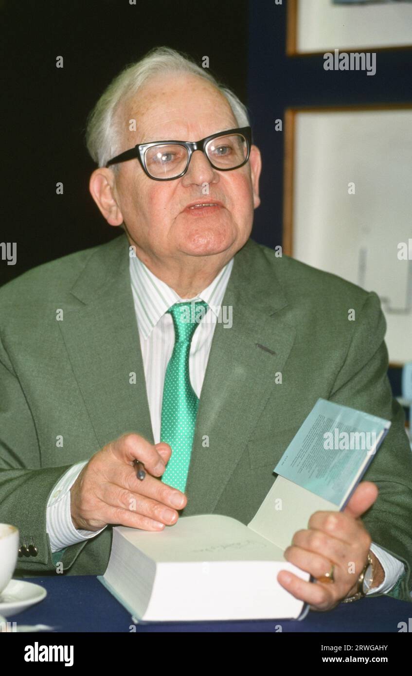Ronnie barker obe hi-res stock photography and images - Alamy