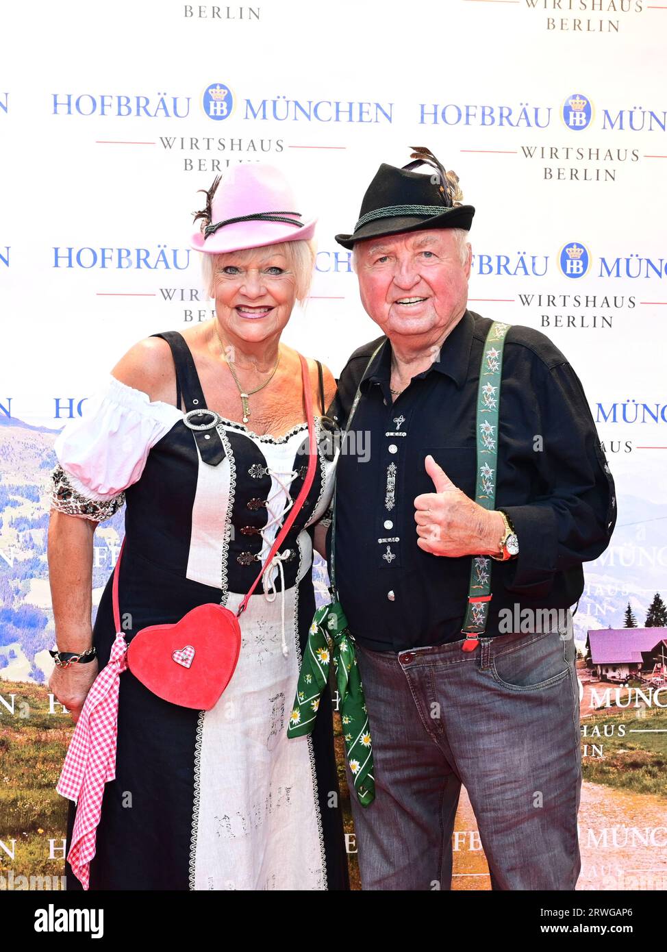 Ulli Wegner mit Ehefrau Margret Wegner beim Wiesn-Anstich zum ...